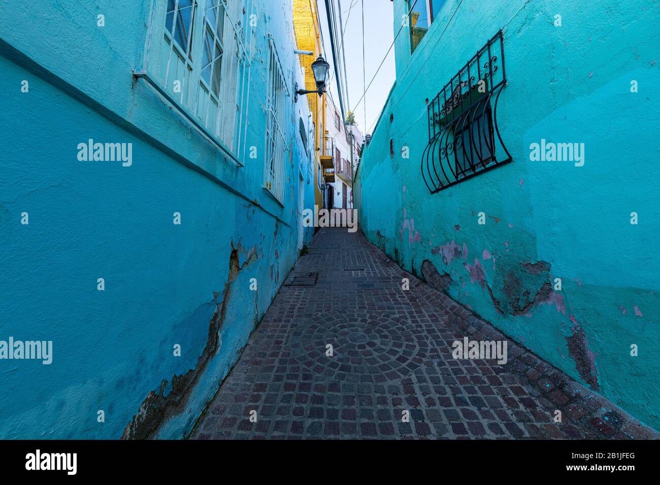 Maisons coloniales colorées dans la vieille ville de Guanajuato ...