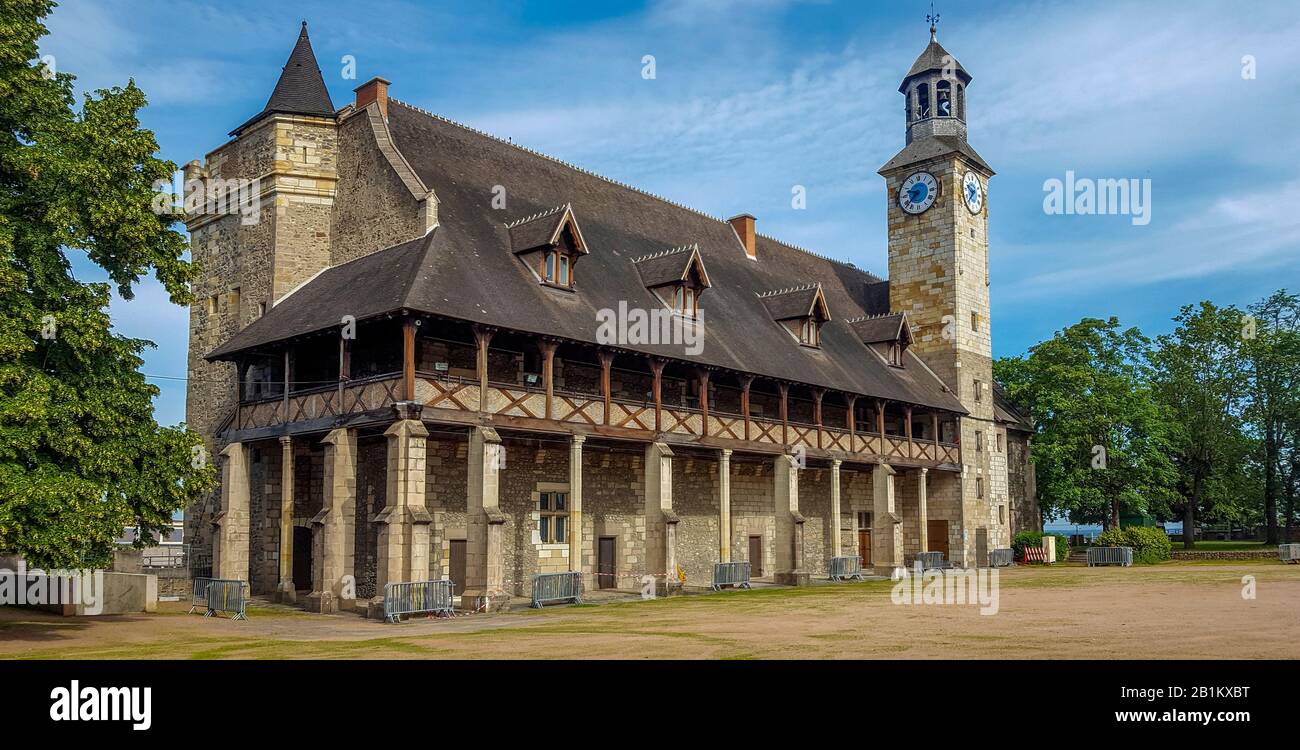France auvergne montlucon castle Banque de photographies et d’images à ...