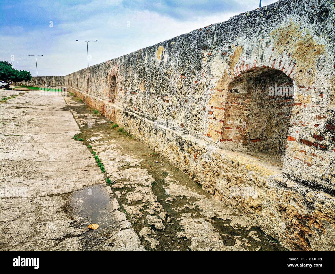 Ancienne partie historique de Carthagène entourée par le mur de défense ...