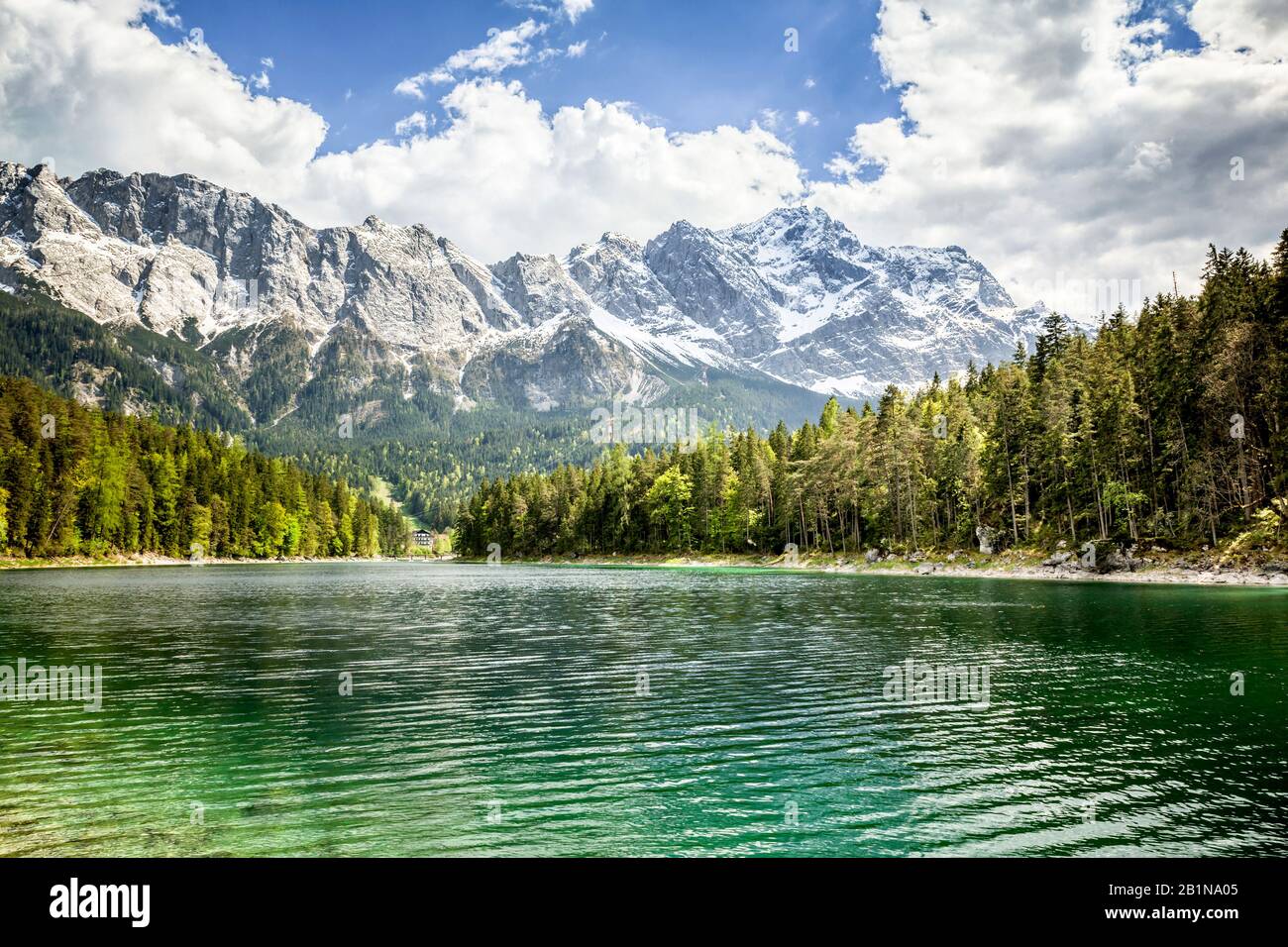Fond de plage de wetterstein avec zugspitze Banque de photographies et d’images à haute ...