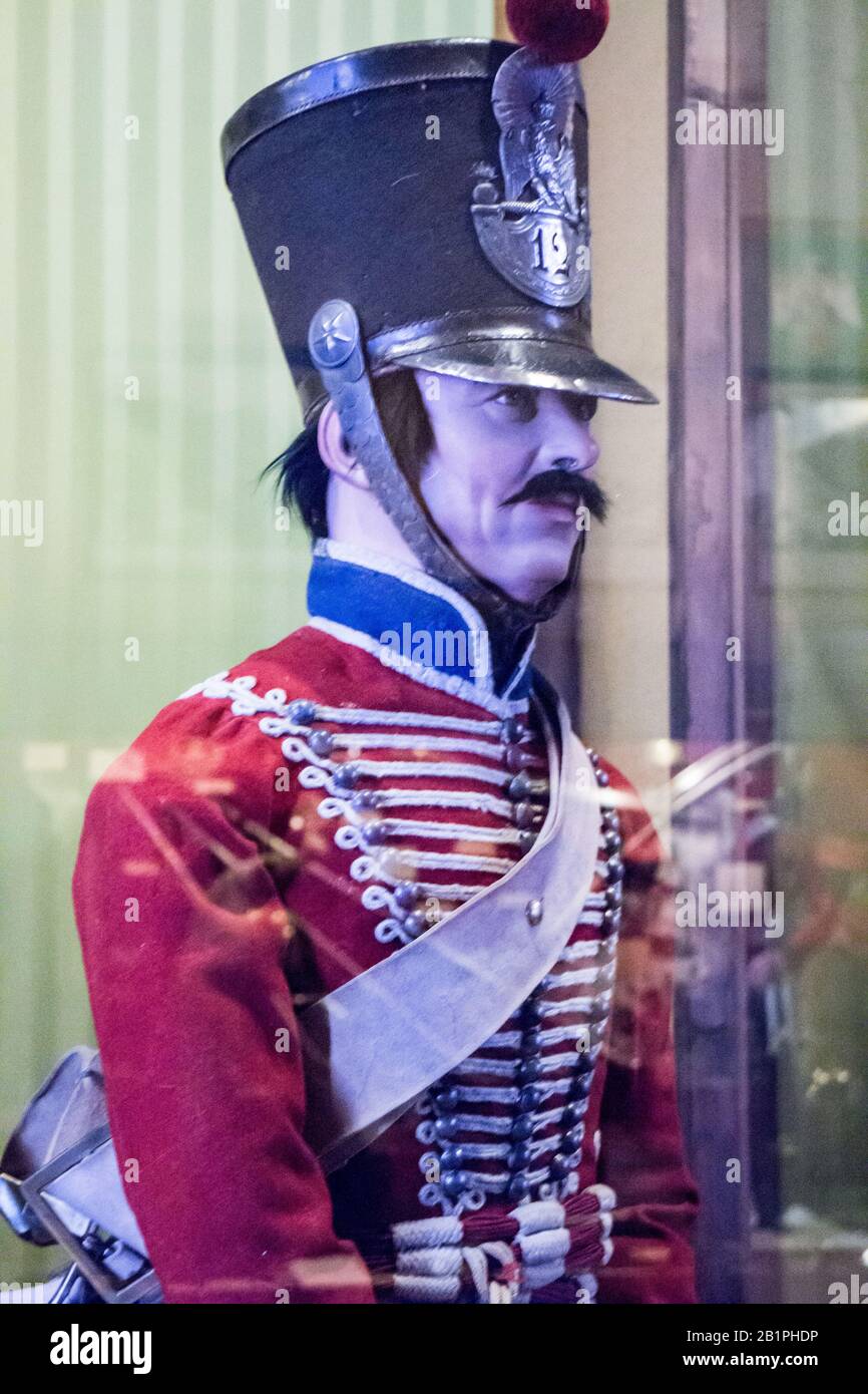 Musée de l'Emperi, salon-de-Provence : Hussard du 12ème Régiment de ...