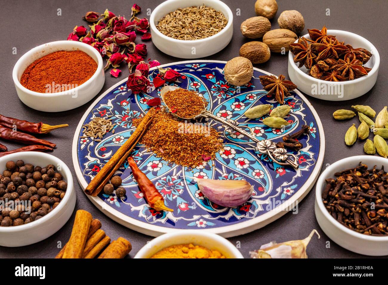 RAS el Hanout, épices de luxe exotiques. Ingrédients pour la ...