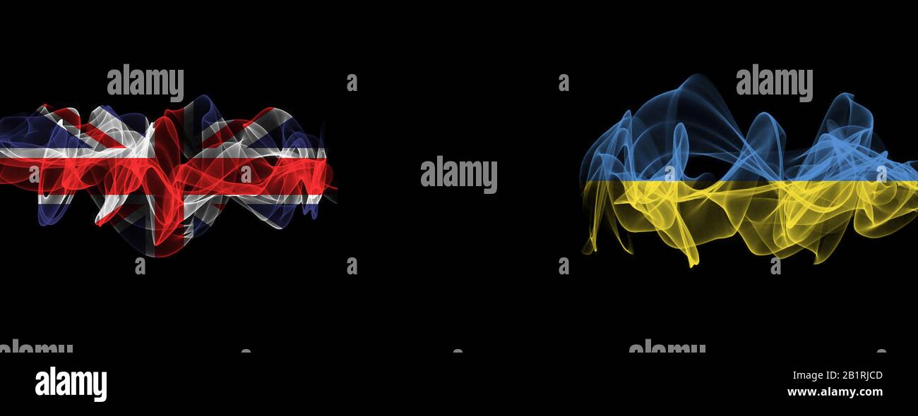 Drapeaux de l'Union Jack et de l'Ukraine sur fond noir, drapeaux de ...