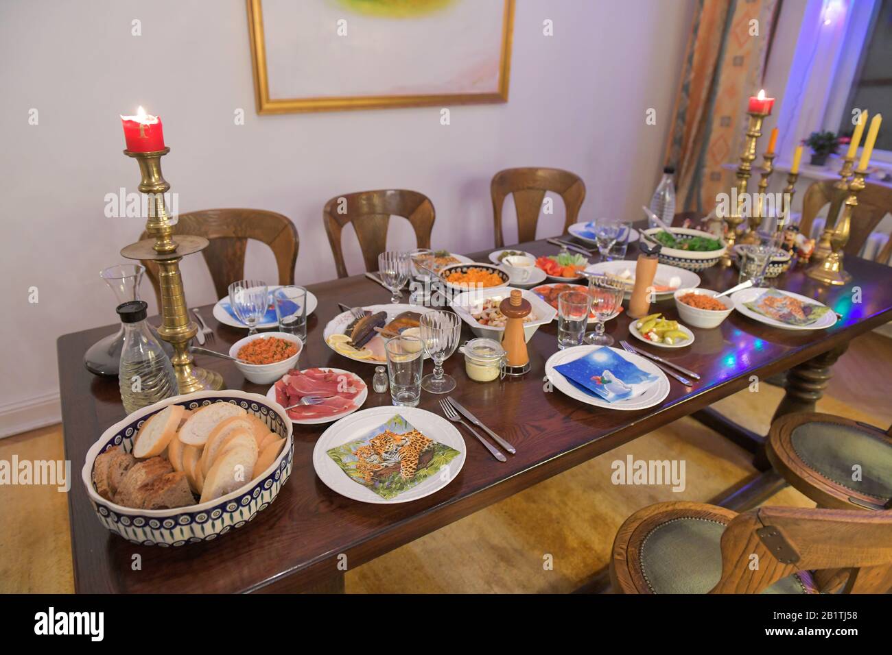 Festlich gedeckter tisch Banque de photographies et d’images à haute ...