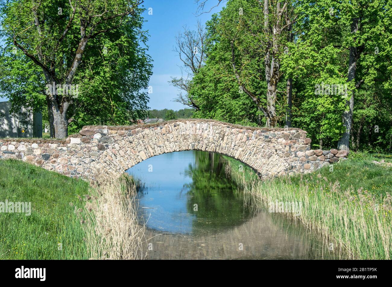 Ancien pont en pierre de l'arche Banque de photographies et d’images à ...