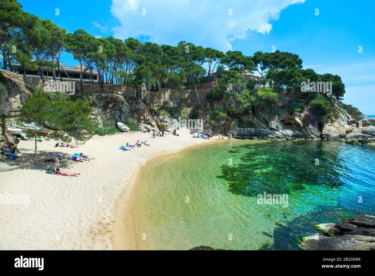 Plage de sable petite crique Banque de photographies et d’images à ...