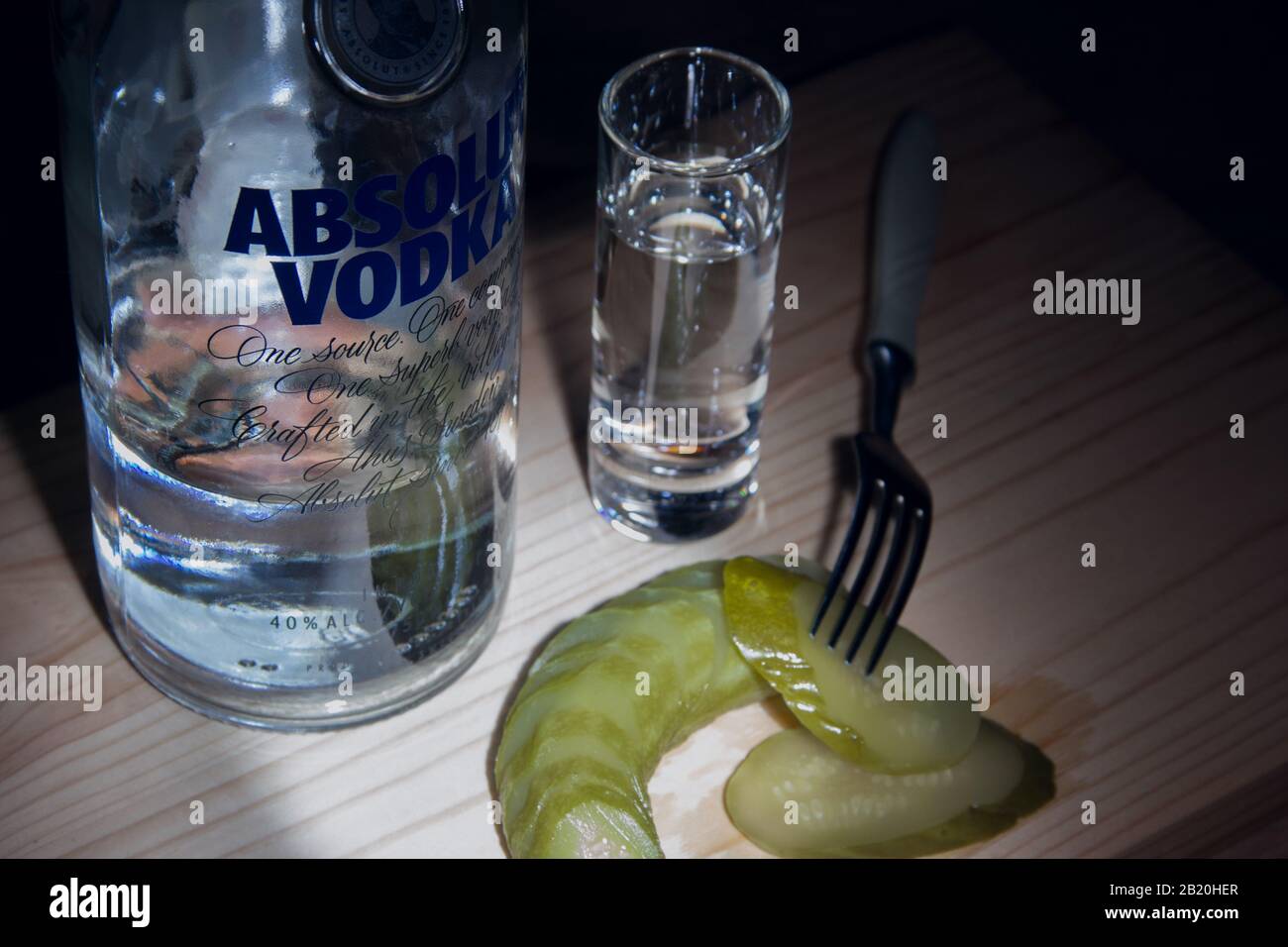 Absolut vodka bottle Banque de photographies et d’images à haute ...