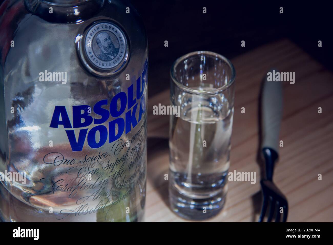Absolut vodka bottle Banque de photographies et d’images à haute ...