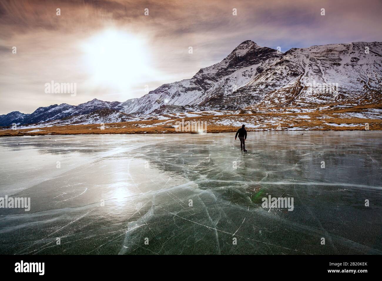 Patiner sur le lac gelé Banque de photographies et d’images à haute ...