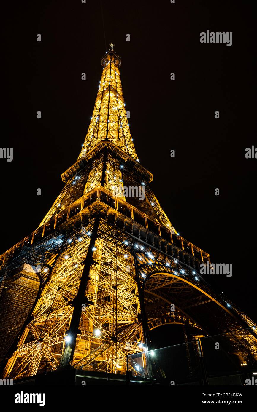 Paris eiffel tower tour eiffel steel rivets Banque de photographies et ...