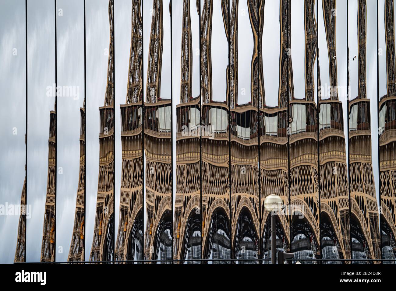Paris eiffel tower tour eiffel steel rivets Banque de photographies et ...