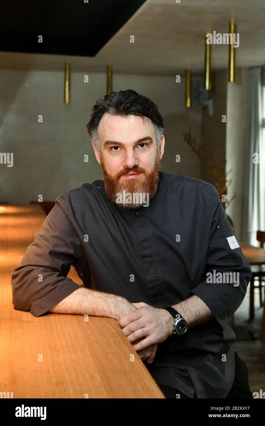 03 Mars 2020, Berlin: Le chef cuisinier vedette René Frank dans son ...