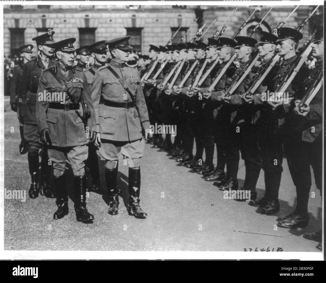 Le général Pershing décorera la tombe du guerrier inconnu de la Grande ...