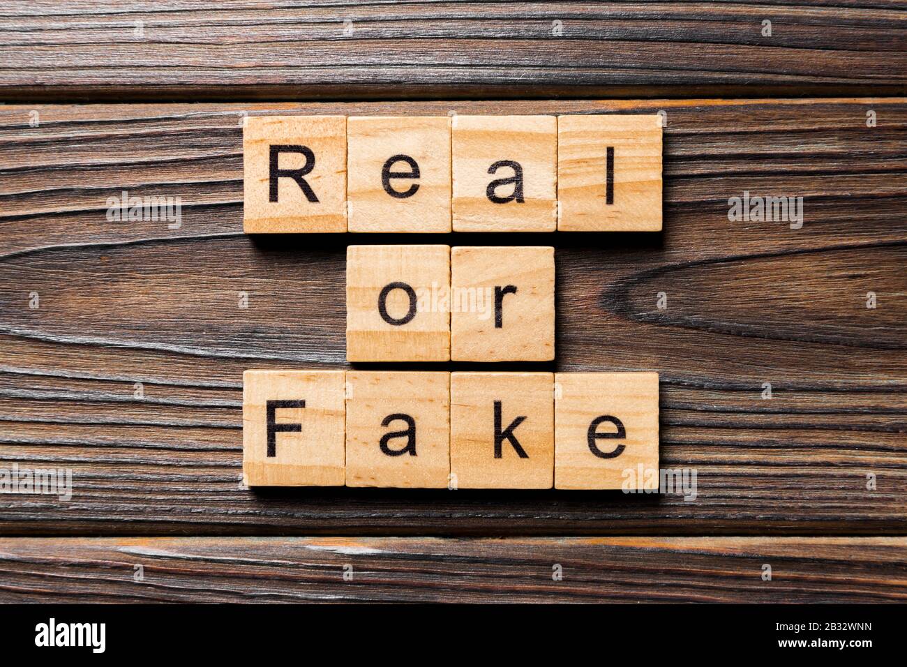 Slogan de fake news Banque de photographies et d’images à haute ...