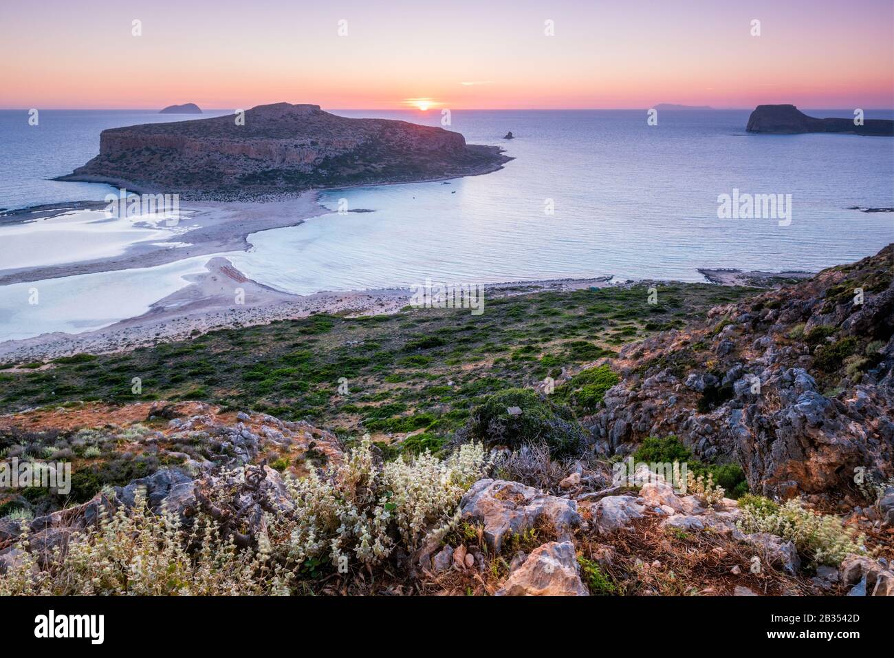 Lagon de balos et plage le soir Banque de photographies et d’images à ...