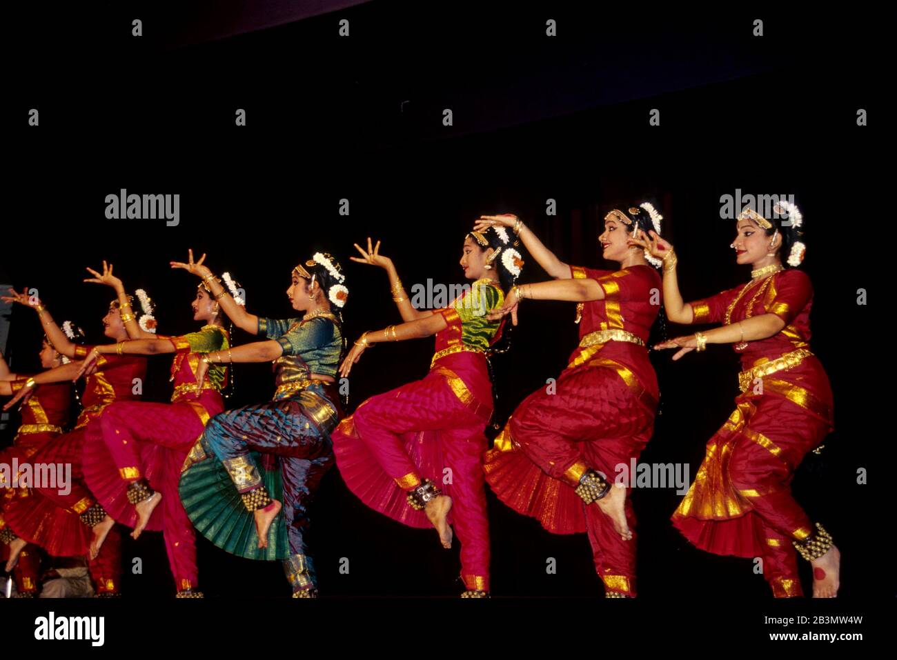 Danse De Groupe Bharatanatyam Banque d'image et photos - Alamy