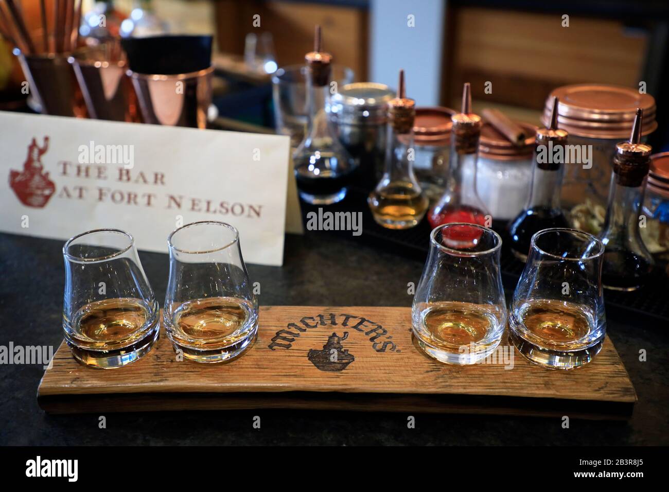 Whiskey taster Banque de photographies et d’images à haute résolution ...
