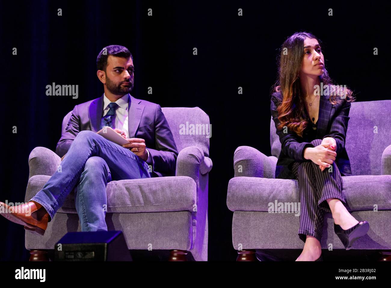 Abid Shamdeen (L), interprète pour et maintenant fiancé de Nadia Murad ...