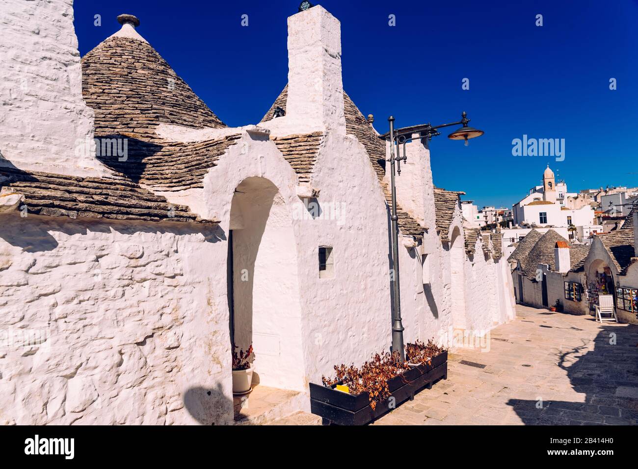 Carreaux de pierre couvrir les toits des trulli d'Alberobello, une ...