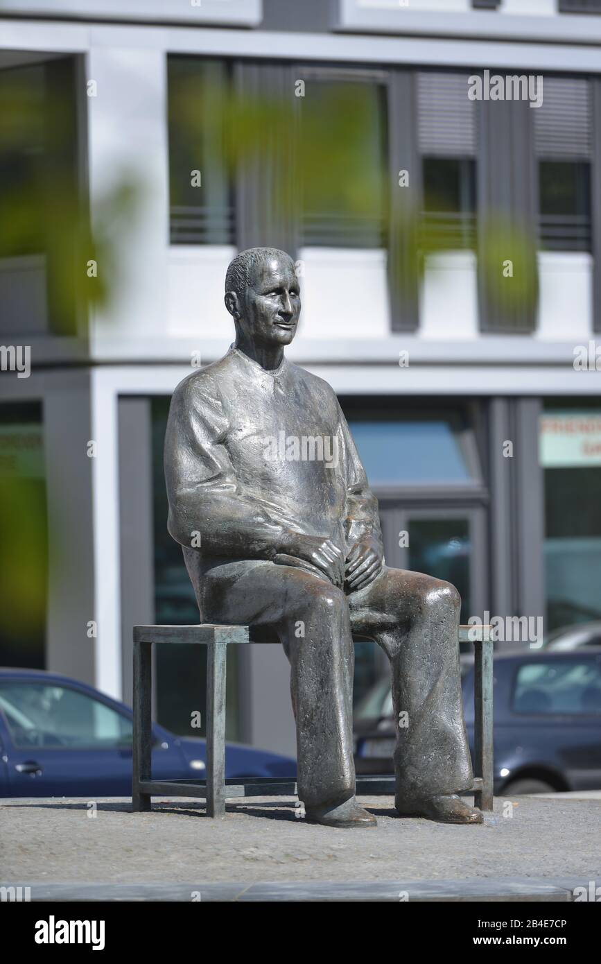 Bertolt brecht statue Banque de photographies et d’images à haute ...