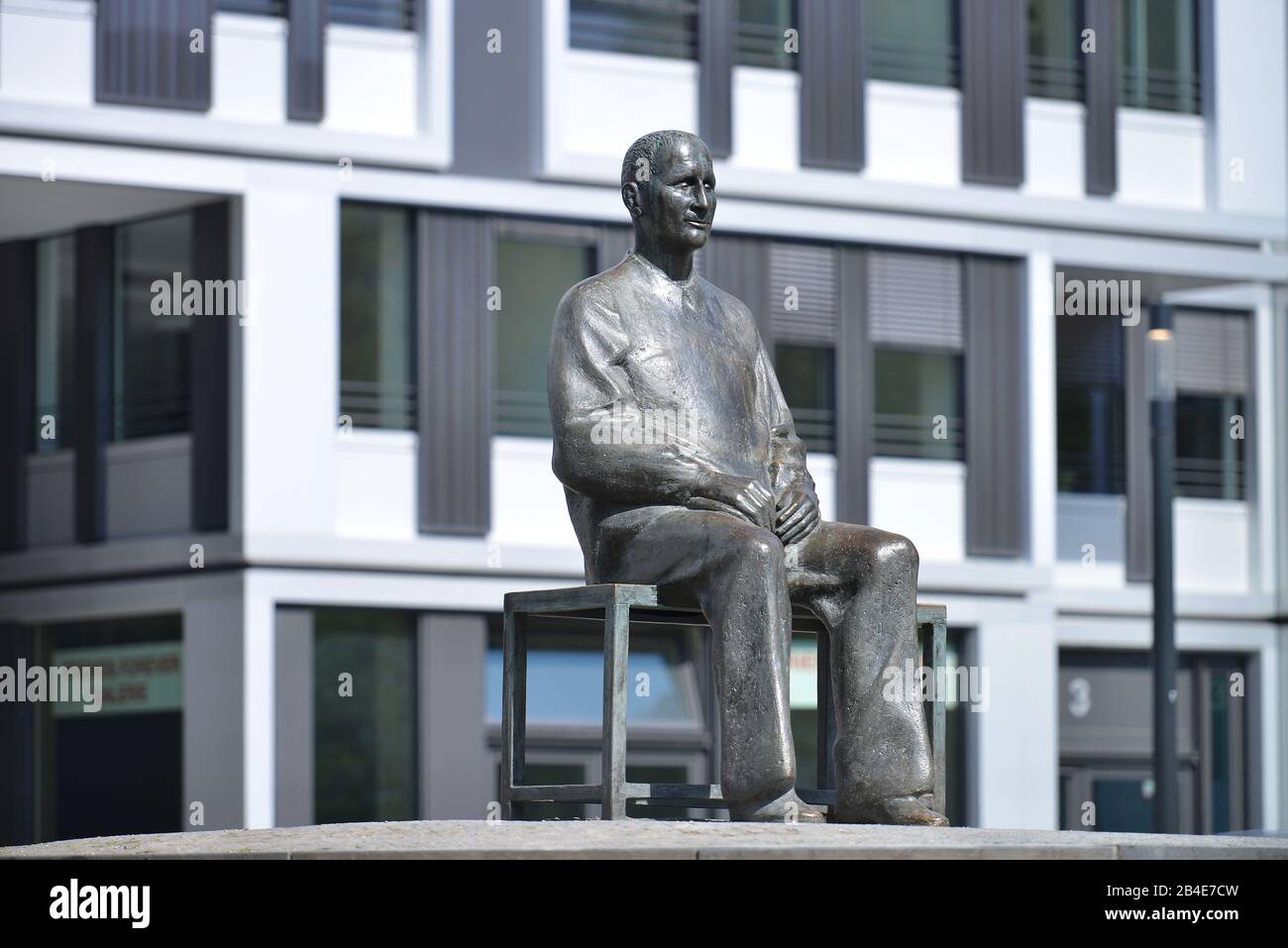 Bertolt brecht statue Banque de photographies et d’images à haute ...