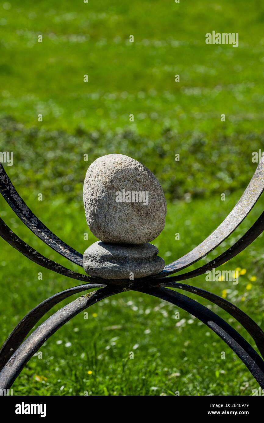 Ornements de jardin en pierre ornementale Banque de photographies et d ...