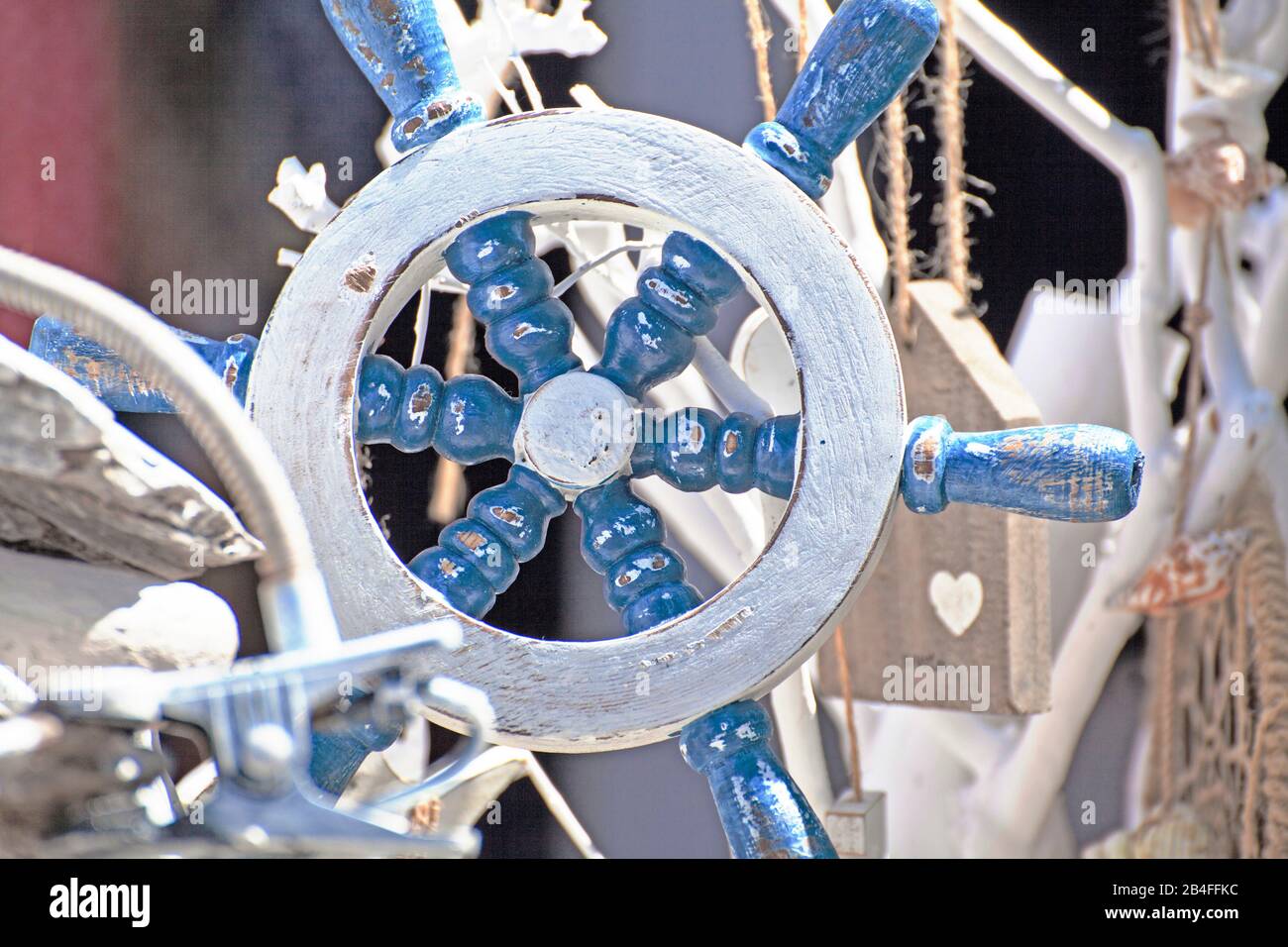 Roue de bateau en bois Banque de photographies et d’images à haute résolution - Alamy