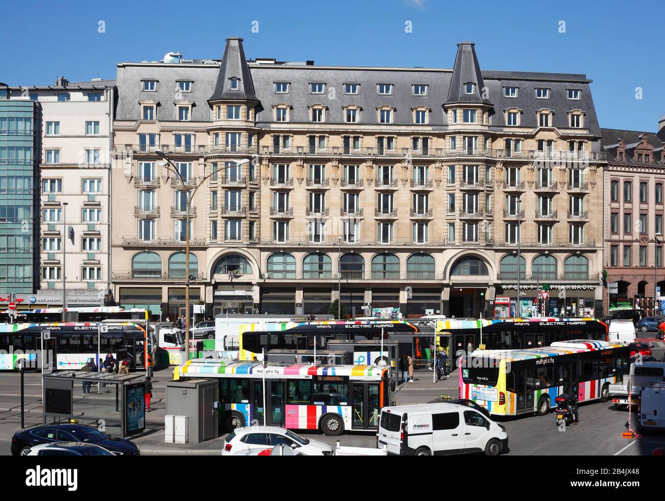 Place de la gare Banque de photographies et d’images à haute résolution ...