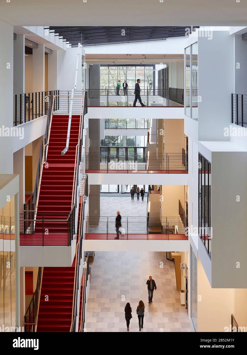 Elevated view full height atrium Banque de photographies et d’images à ...