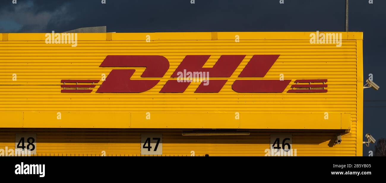 Dhl logo Banque de photographies et d’images à haute résolution - Alamy