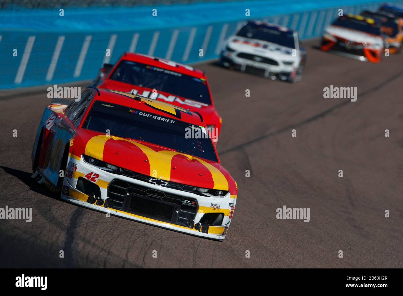 Avondale, Arizona, États-Unis. 8 mars 2020. Kyle Larson (42) courses ...