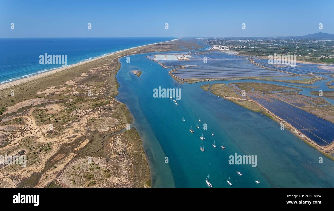 Brise lames du port dans l'algarve Banque de photographies et d’images ...