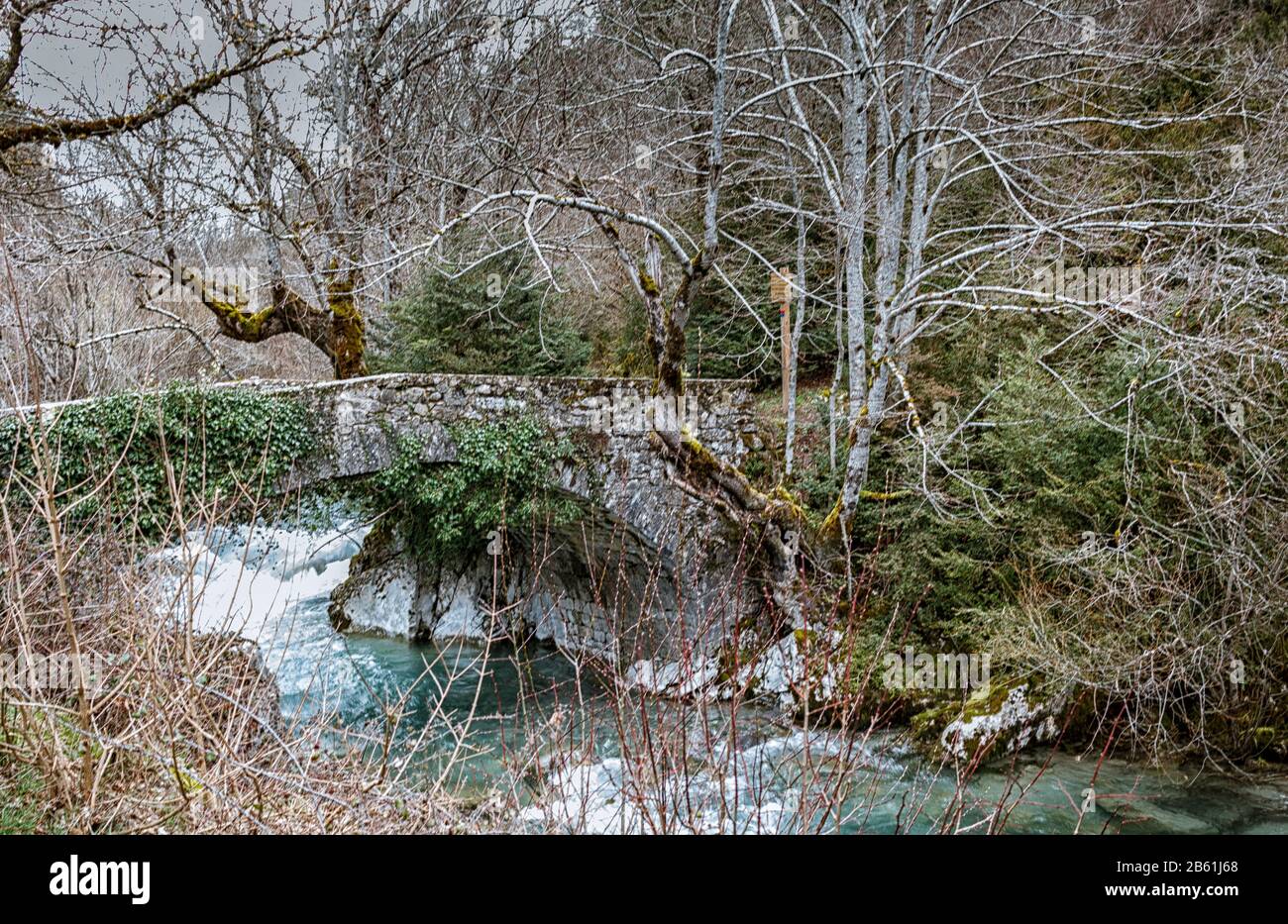 Vieux pont de pierre rustique Banque de photographies et d’images à ...