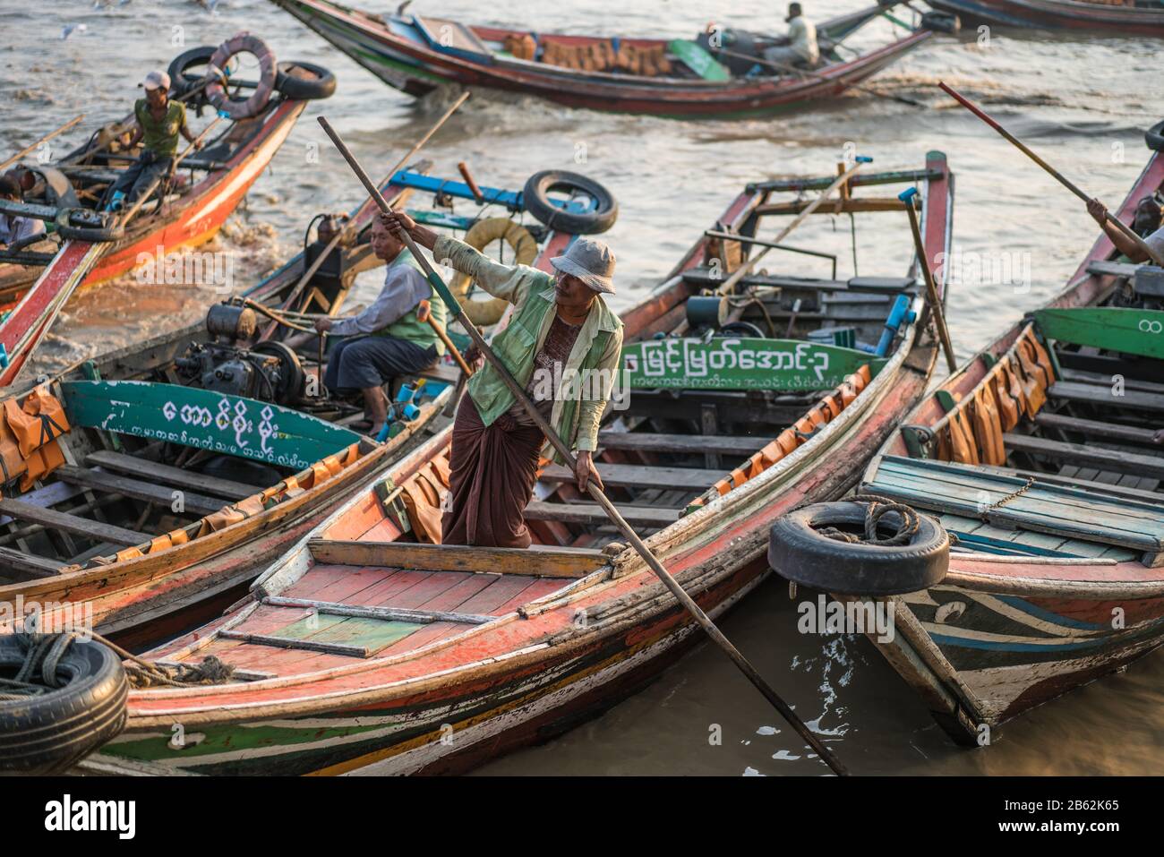 Myanmar port irrawaddy river burma Banque de photographies et d’images ...