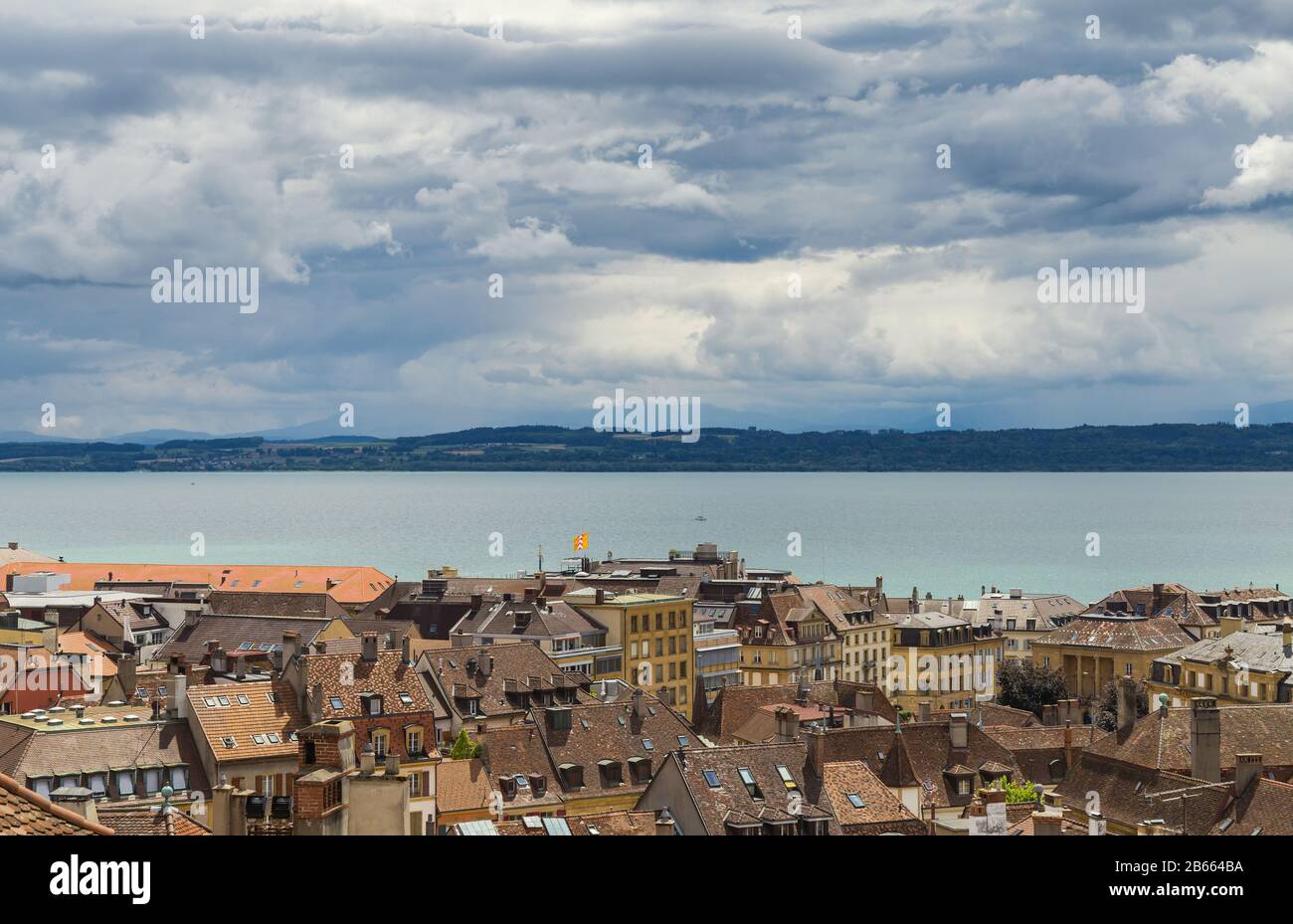 Belle vue sur le lac de Neuchâtel avec un magnifique paysage de ciel et ...