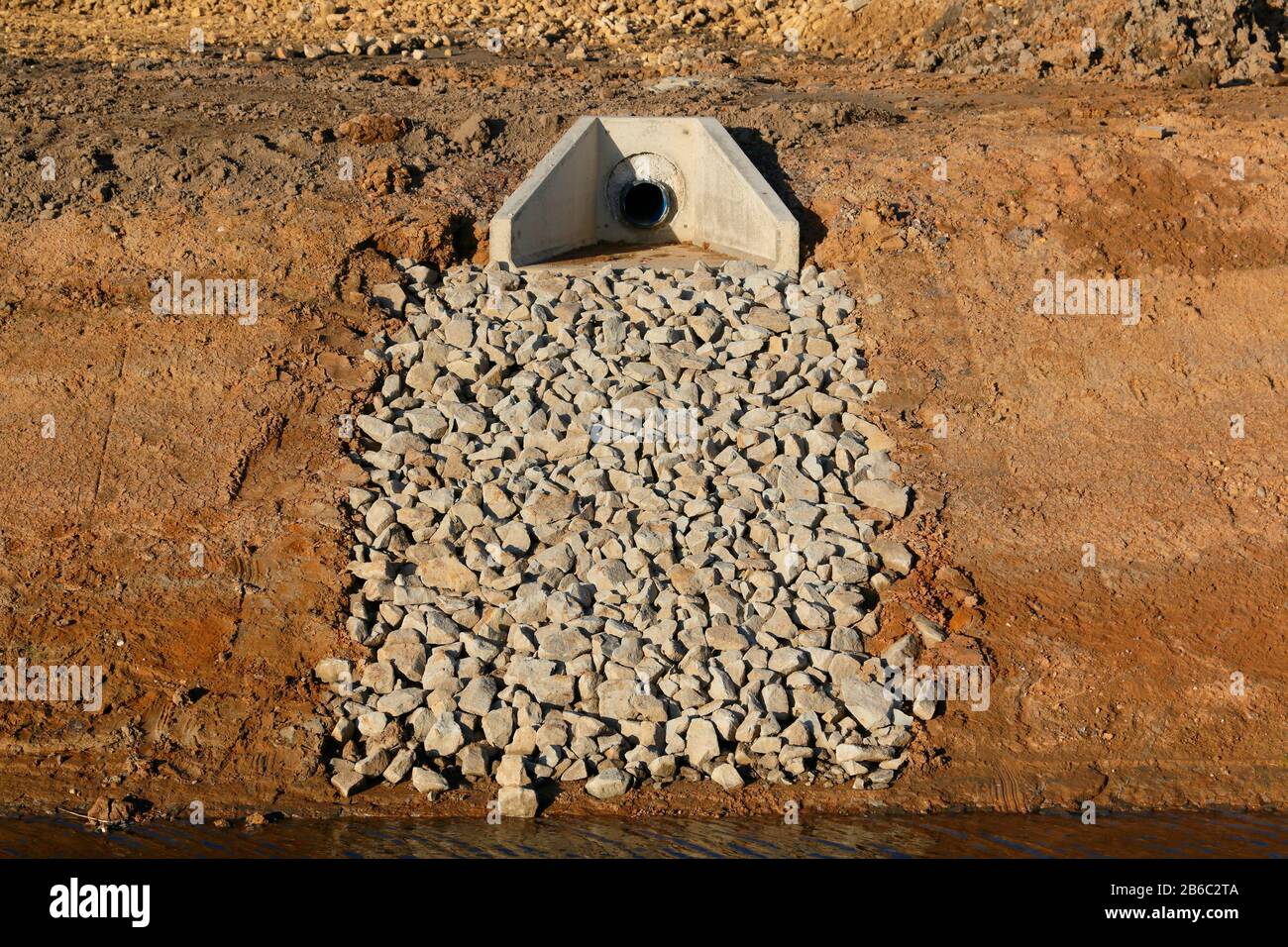 Un nouveau déversoir en béton construit sur la Great Yorkshire Way à ...