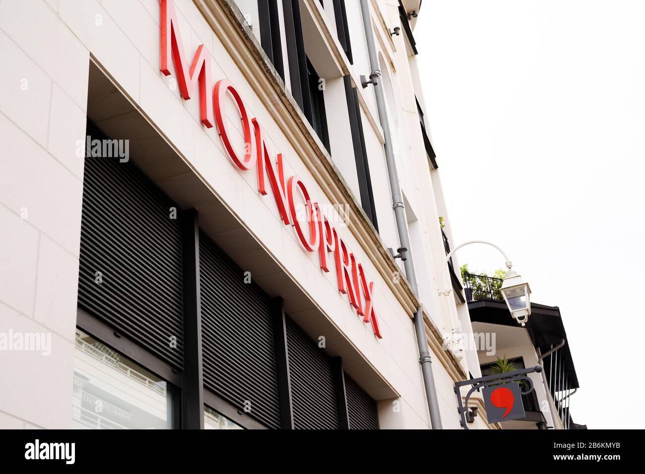 Logo monoprix Banque de photographies et d’images à haute résolution ...