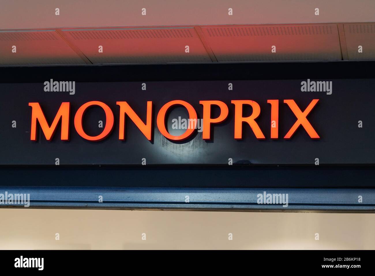 Logo monoprix Banque de photographies et d’images à haute résolution ...