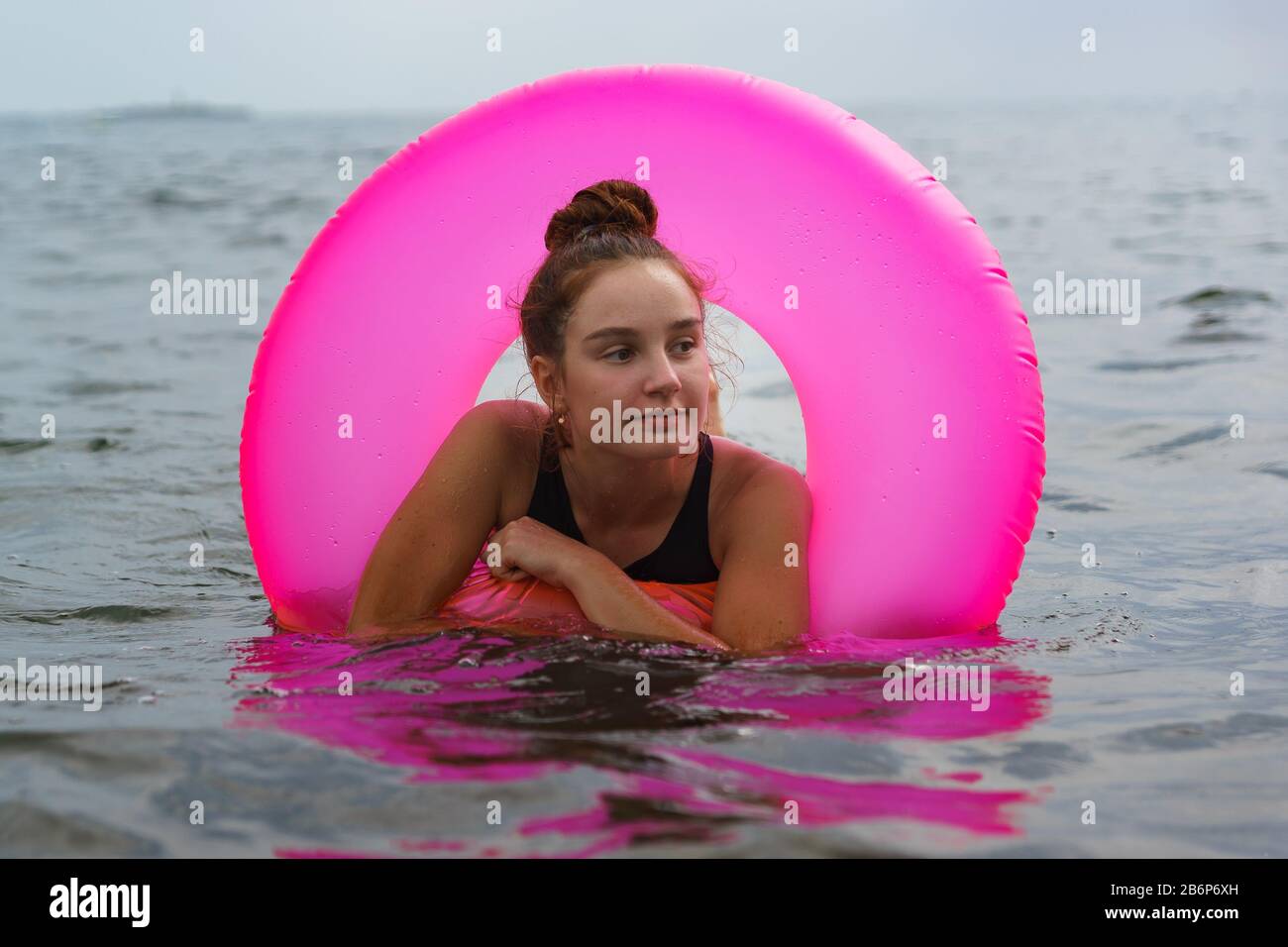Belle Jeune Fille Dans Un Maillot Banque Dimage Et Photos Page 3 Alamy