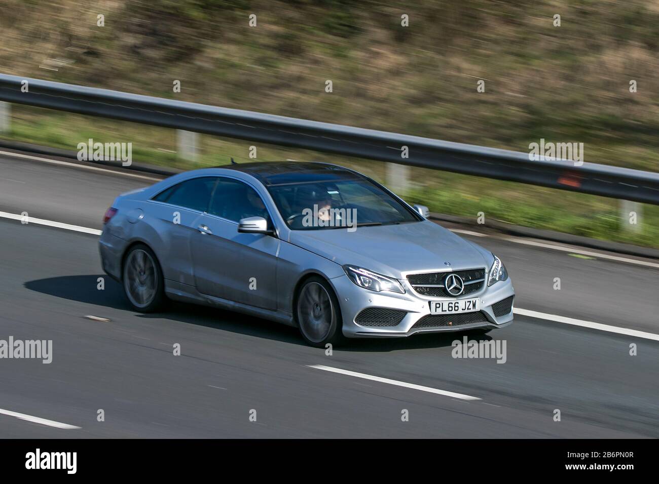 E 220 amg line edition Banque de photographies et d’images à haute ...