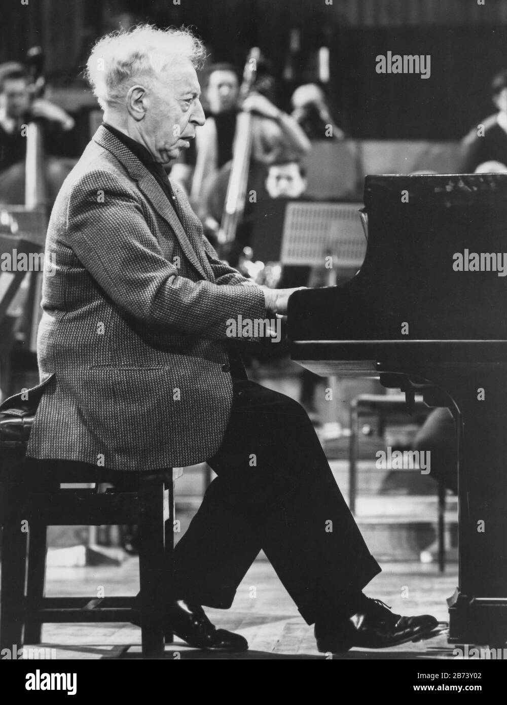 Pianist arthur rubinstein Banque de photographies et d’images à haute ...