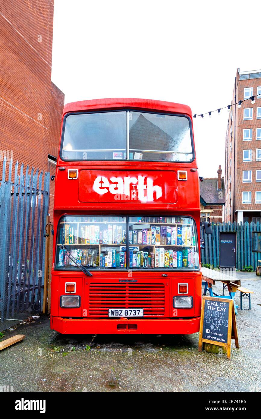 Double decker cafe Banque de photographies et d’images à haute ...