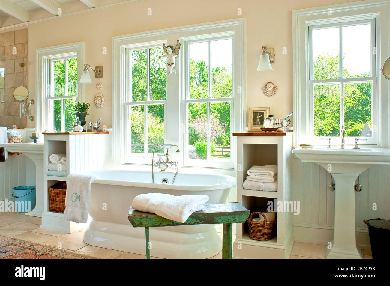 Salle de bain de style chalet Banque de photographies et d’images à ...