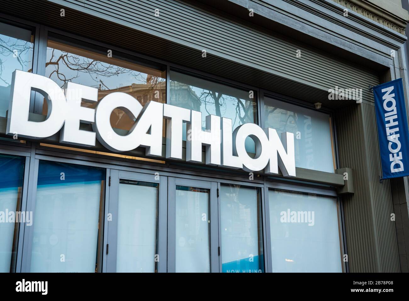 Decathlon logo Banque de photographies et d’images à haute résolution ...