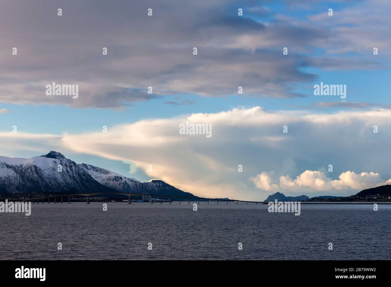 Pont de hadsel Banque de photographies et d’images à haute résolution ...