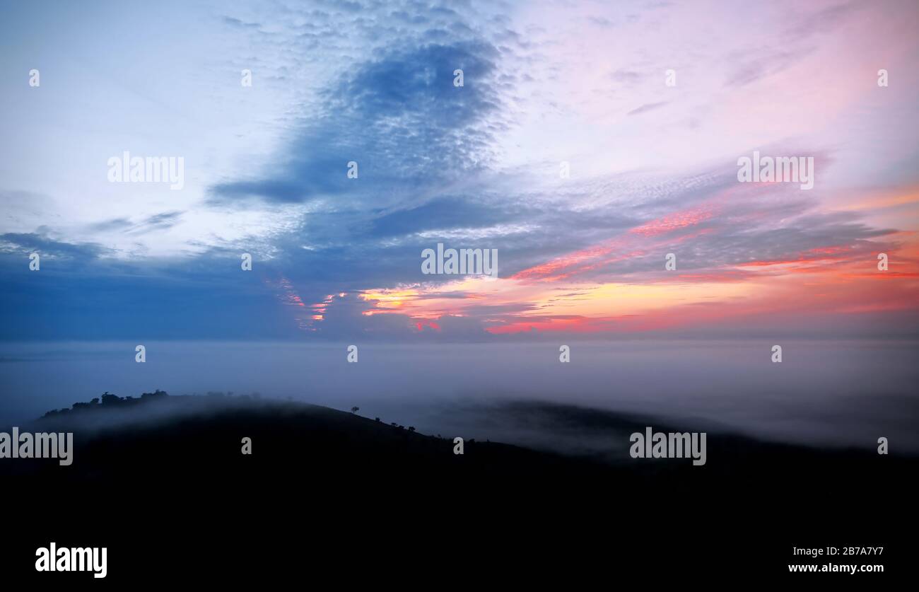 Brouillard Paysage Banque d'image et photos - Alamy