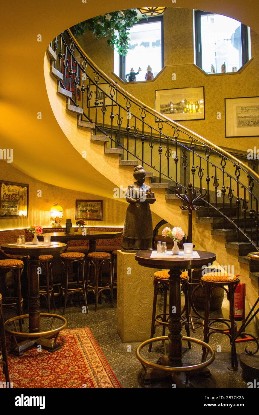 Bar du sous sol Banque de photographies et d’images à haute résolution ...