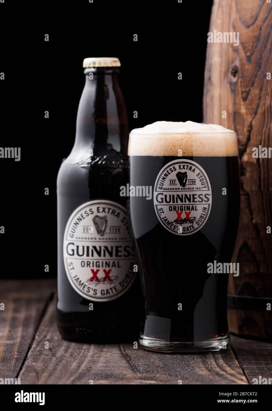 Beer guinness bottle pack Banque de photographies et d’images à haute ...