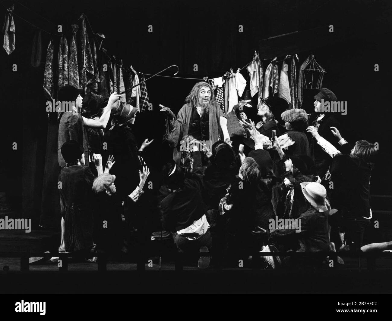 OLIVER ! Par Lionel Bart réalisateurs: Robin Midgley & Larry Oaks 'a pu ...