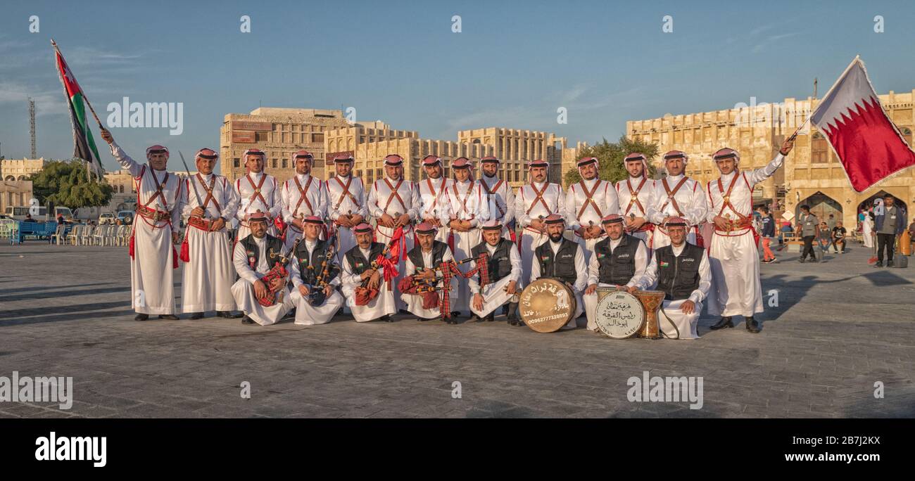 Doha, Qatar-4 janvier 2019: Groupe de danse folklorique jordanien ...
